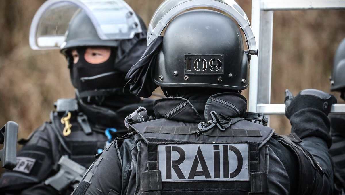 Sète (34) : un commando encagoulé et armé tire à l'arme lourde dans le ...