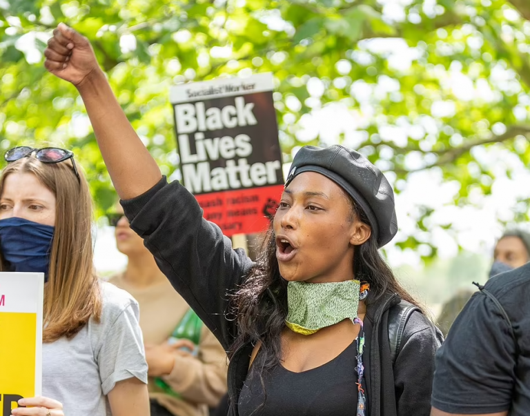 Oxford (GB) : Une meneuse du mouvement Black Lives Matter blessée d’une ...