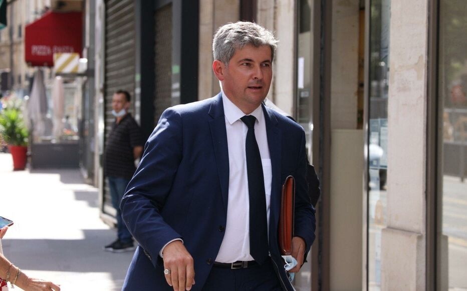 Gêné par la présence de Patrick Karam et persuadé qu’elle n’a pas pris ...