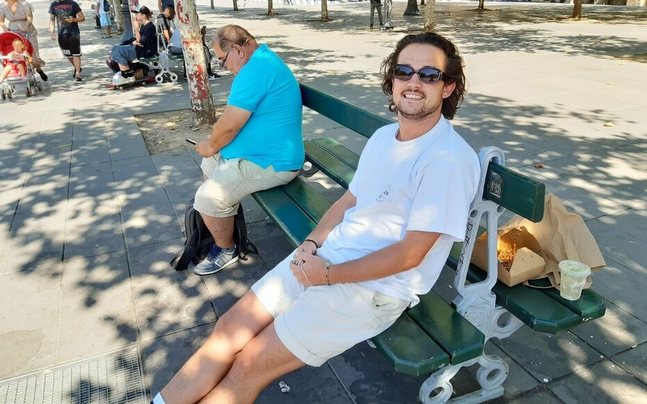 Exit « les bancs à l'esthétique zadiste » : Le mobilier urbain de style ...