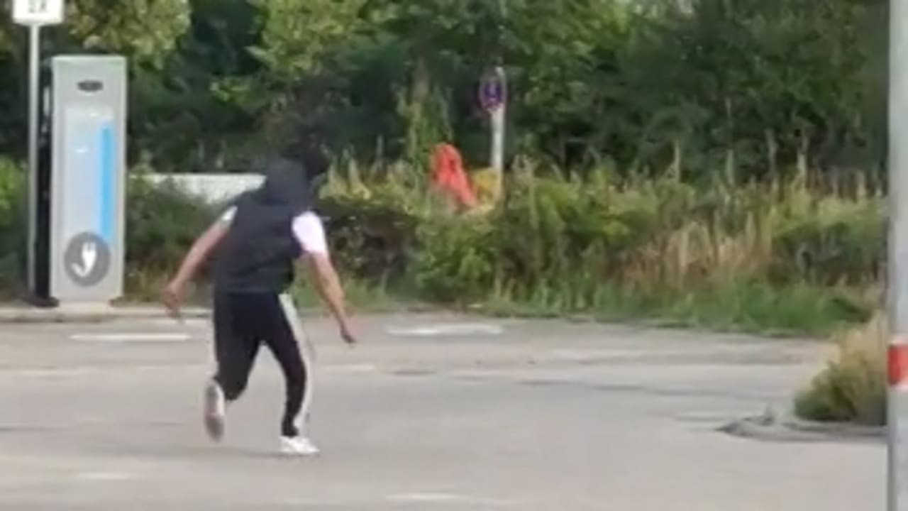 « Allah Akbar » : Un homme abattu par la police après avoir blessé deux ...