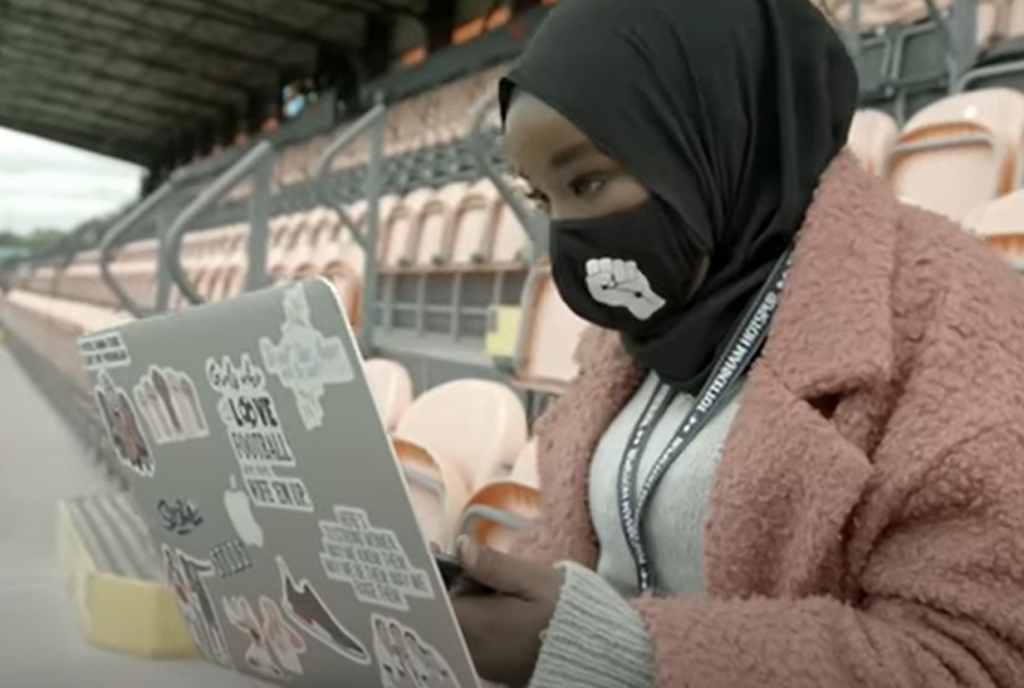 Sky Sports UK recrute Fadumo Olow, une journaliste musulmane qui milite ...