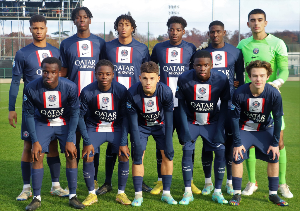 "On a joué des sal**es", l'équipe des moins de 19 ans du PSG célèbre sa ...