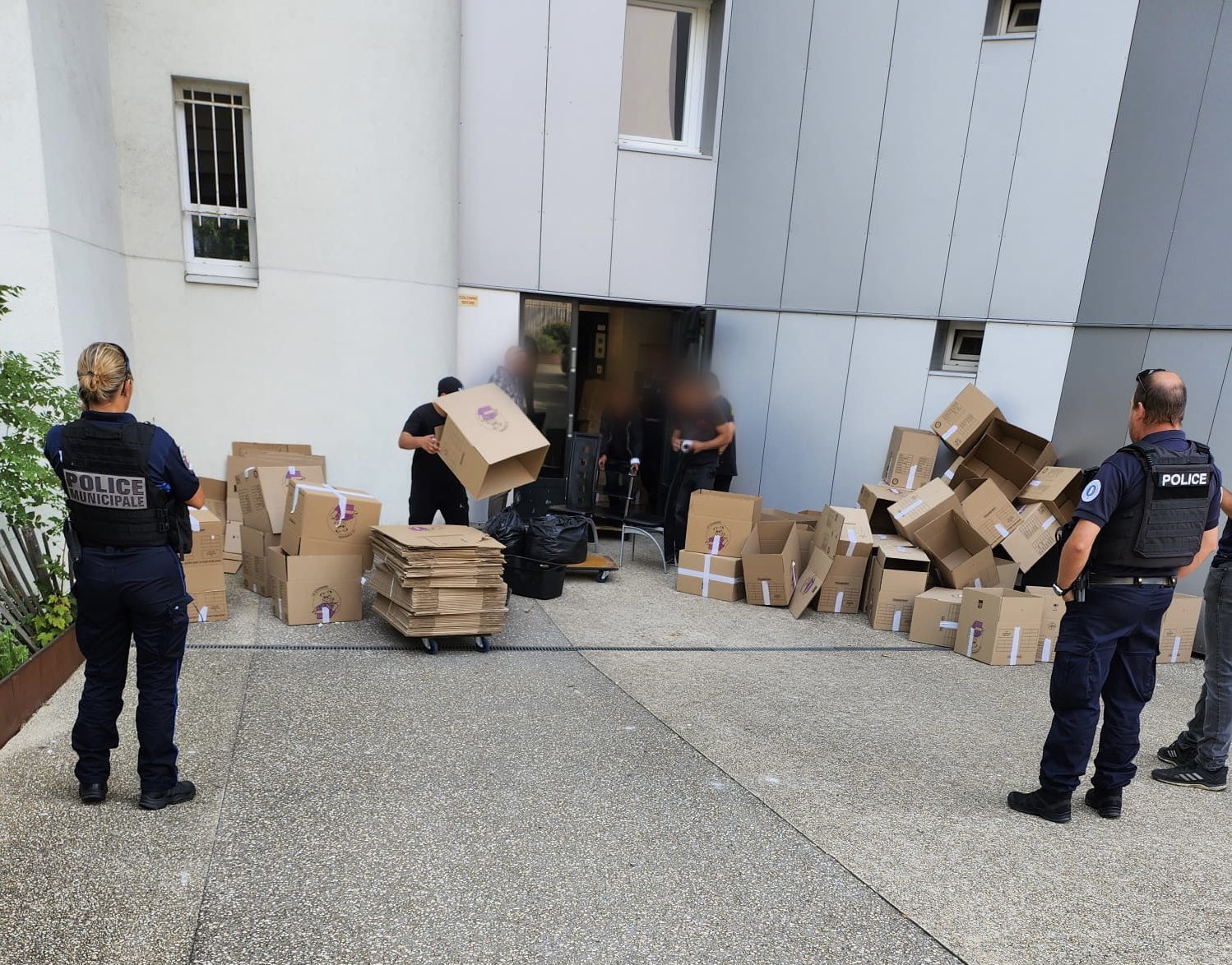 Deuil-la-Barre (95) : interpellé après avoir pillé un magasin, il vient ...