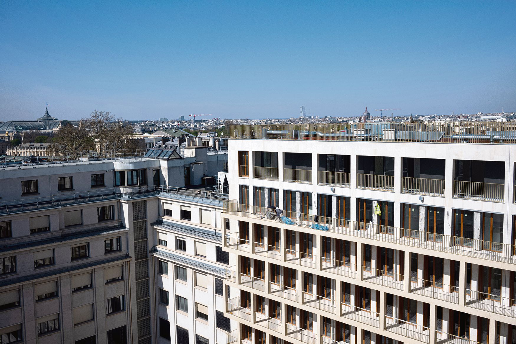 En affirmant vouloir « 40 % de logements sociaux et abordables à Paris en 2035 », la mairie veut ...