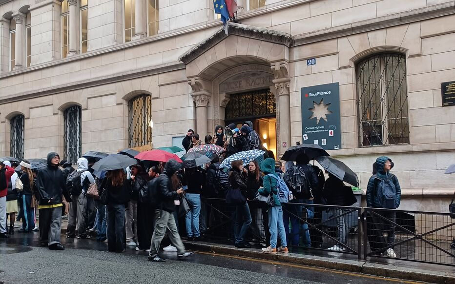 Deux lycées du 9ème arrondissement de Paris bloqués en soutien à la ...