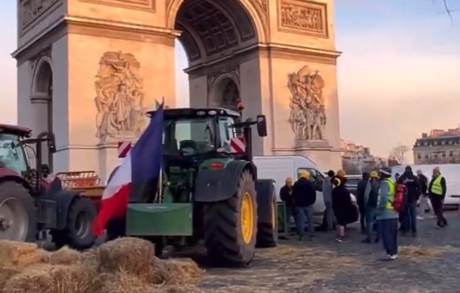 Blocage sur les Champs-Élysées, gerbe déposée à l’Arc de triomphe ...
