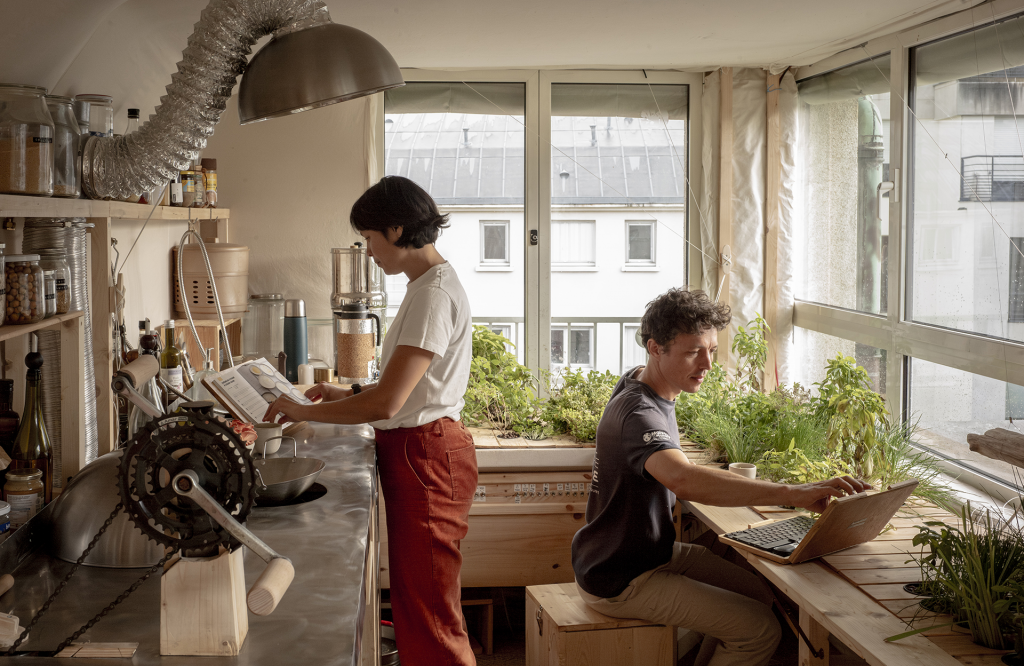 Stridulation de grillons, végétation abondante et toilettes vivantes ...