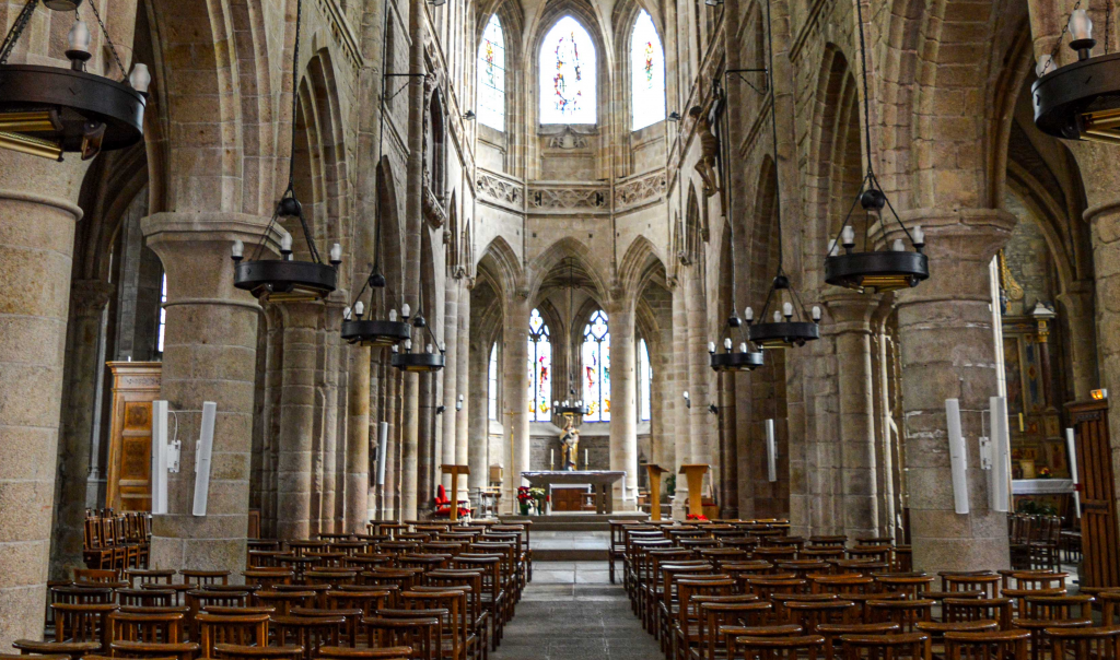 Profanation à l’église Notre-Dame de Vire (14) : le tabernacle fracturé ...