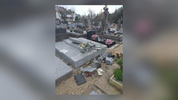 A la Trinité-sur-Mer, la tombe de Jean-Marie Le Pen saccagée à la masse cette nuit - Fdesouche