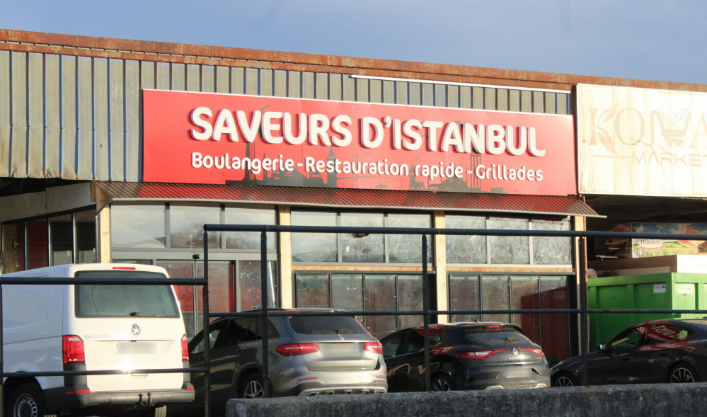 Pontarlier (25) : Ali, Ibrahim, Cyril et Alexandre font une descente ...