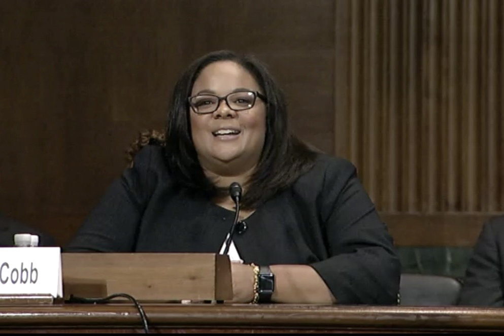 États-Unis : une juge qui avait été nommé par Biden, bloque la ...