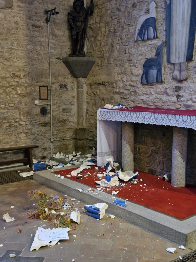 Profanation à l'église de Saint-Hilaire (50) : une statue du Sacré-Cœur ...