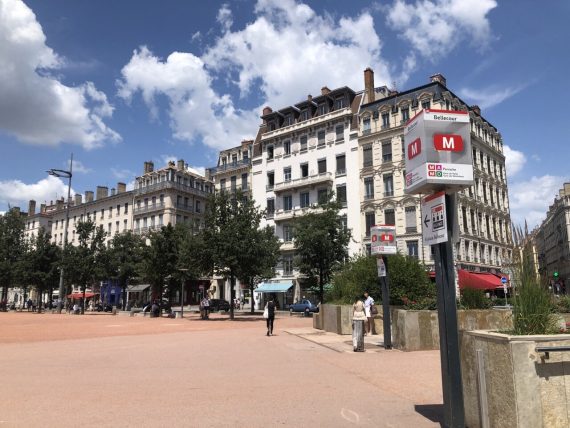 Lyon (69) : vol à l’arraché d’un collier sous la menace d’un cutter ...